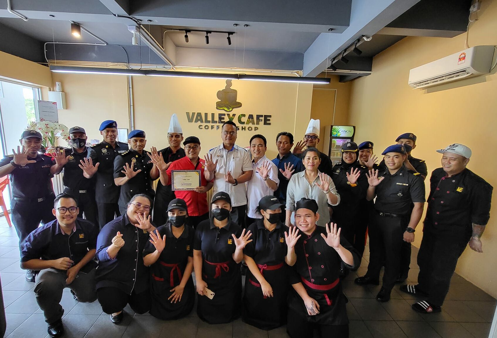 Valley Cafe, the first cafe in Miri take part Menu Rahmah program ...
